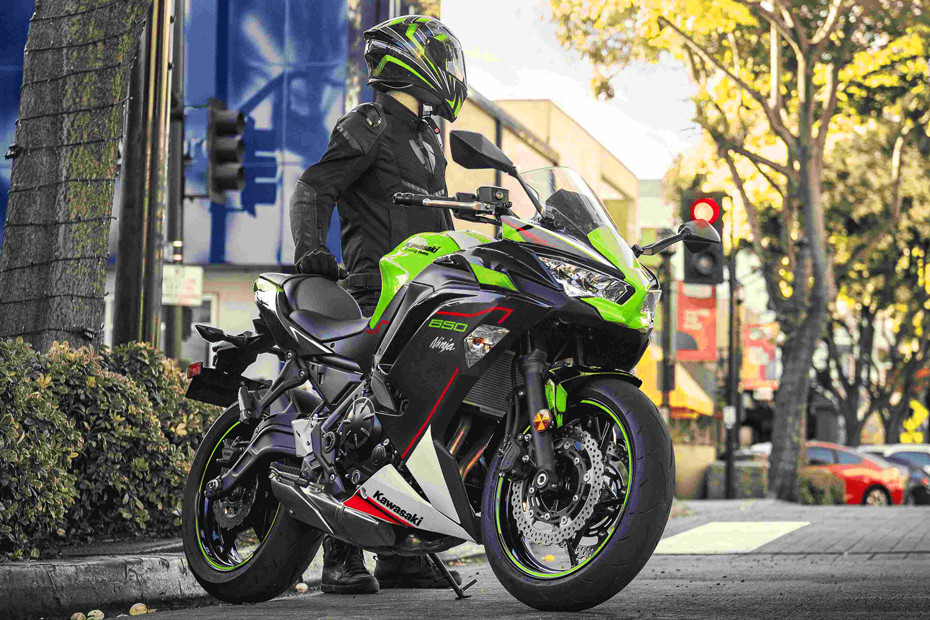 2021 Yamaha YZF-R7 VS Kawasaki Ninja 650: Image Comparison | BikeDekho