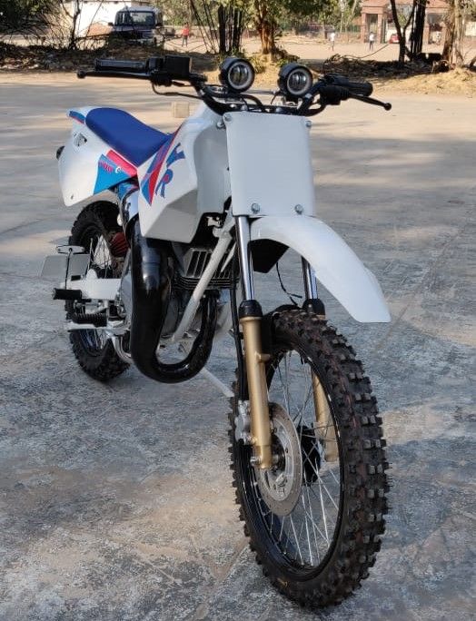 Meet One Of The Cleanest Modified Motocrossing Yamaha RXs | BikeDekho