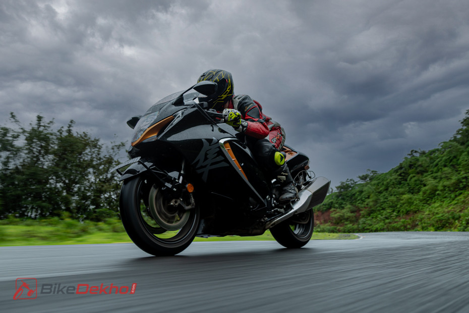 2021 Suzuki Hayabusa Road Test Review | BikeDekho