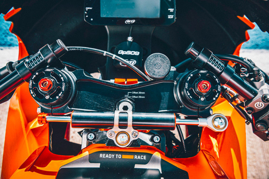 Track-only KTM RC 8C Debuts Globally | BikeDekho