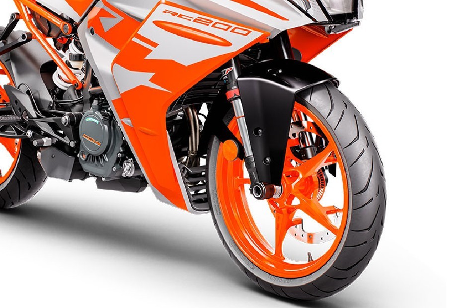 New KTM RC 200 Vs Yamaha R15 V3: Tussle Of The Baby Supersports - ZigWheels