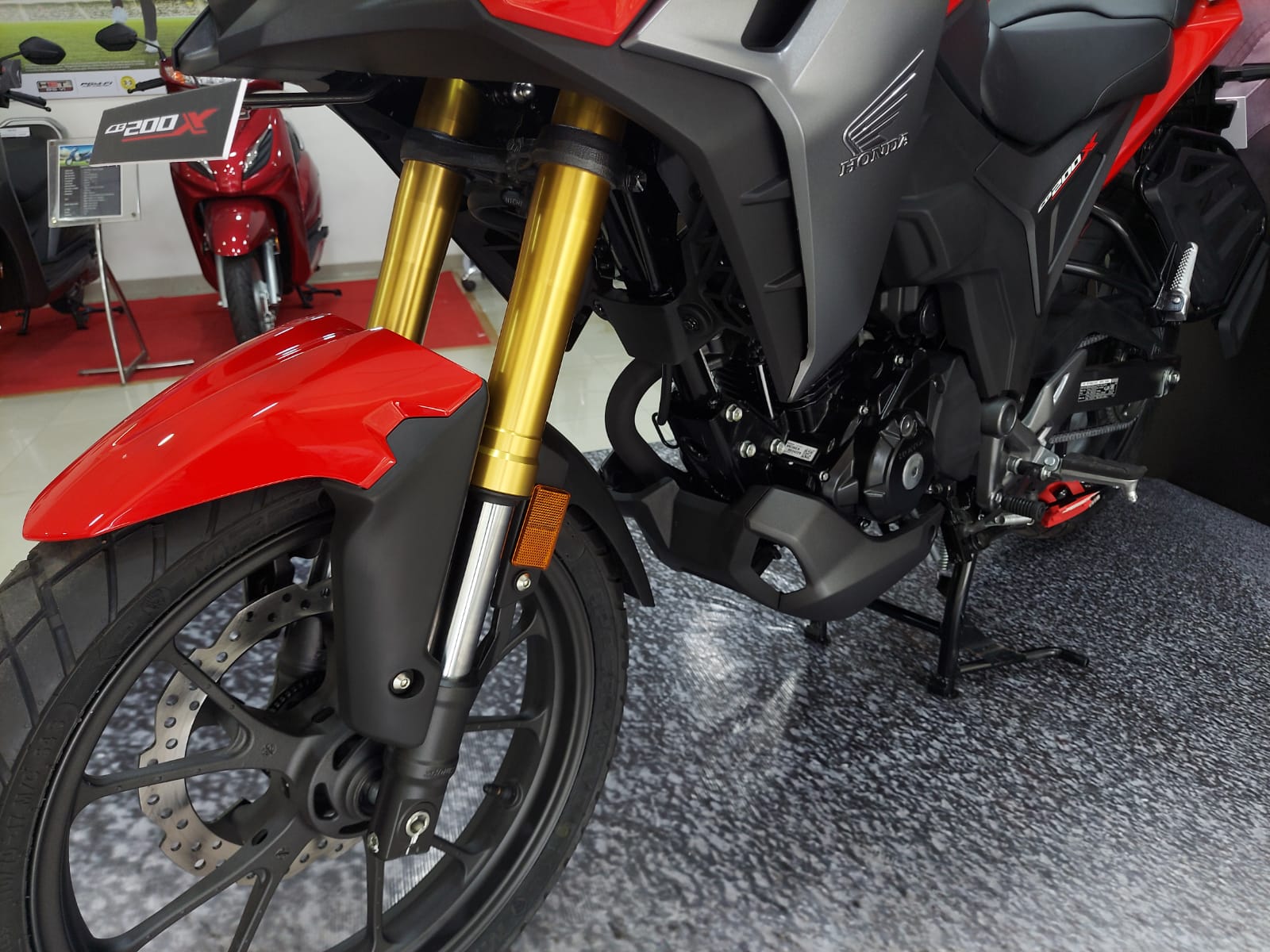 Honda CB200X Reaches Dealerships, Deliveries Commence | BikeDekho