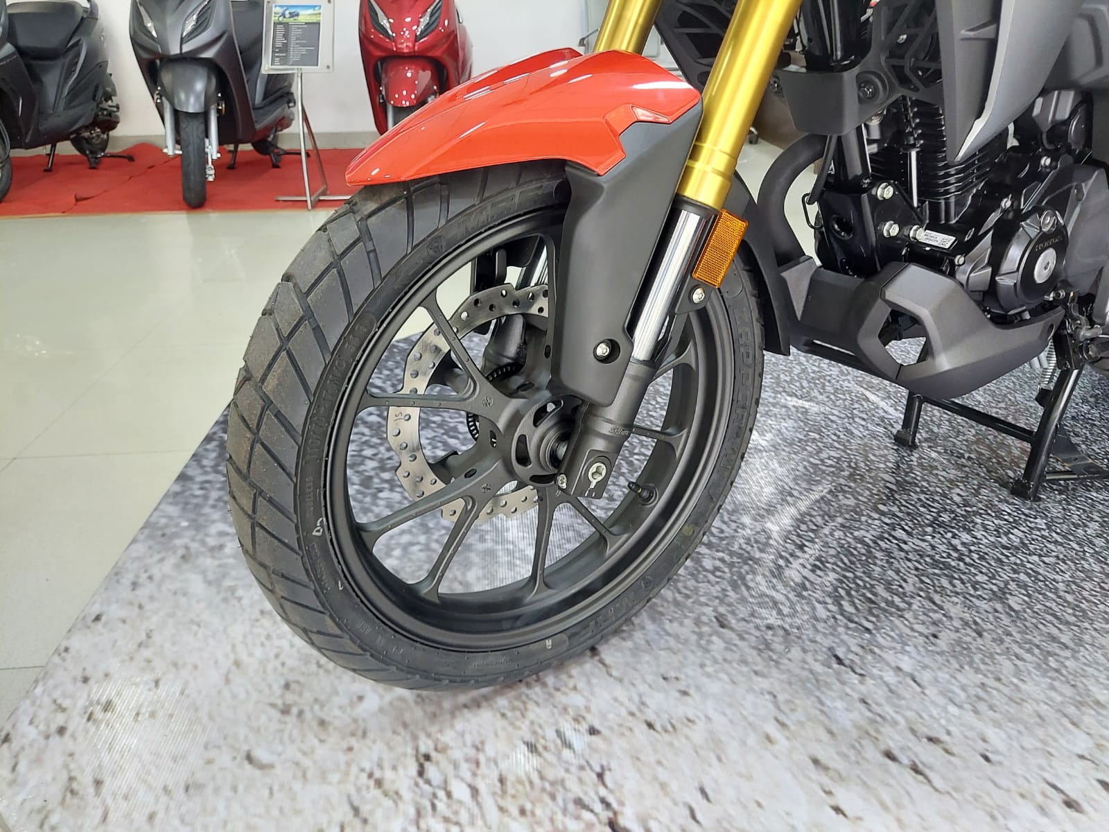 Honda CB200X Reaches Dealerships, Deliveries Commence | BikeDekho