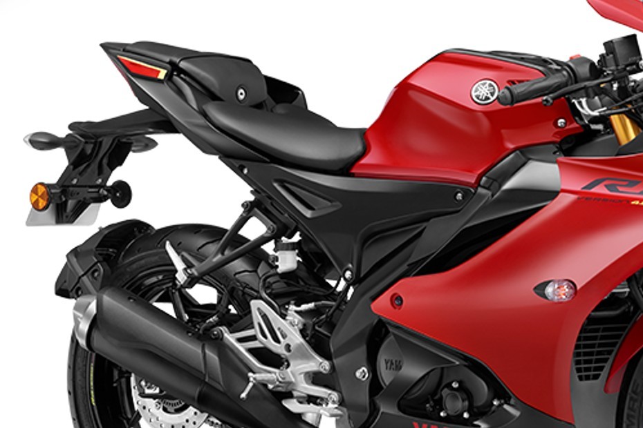 2021 Yamaha R15 Version 4.0 vs KTM RC 200: Photo Comparison | BikeDekho