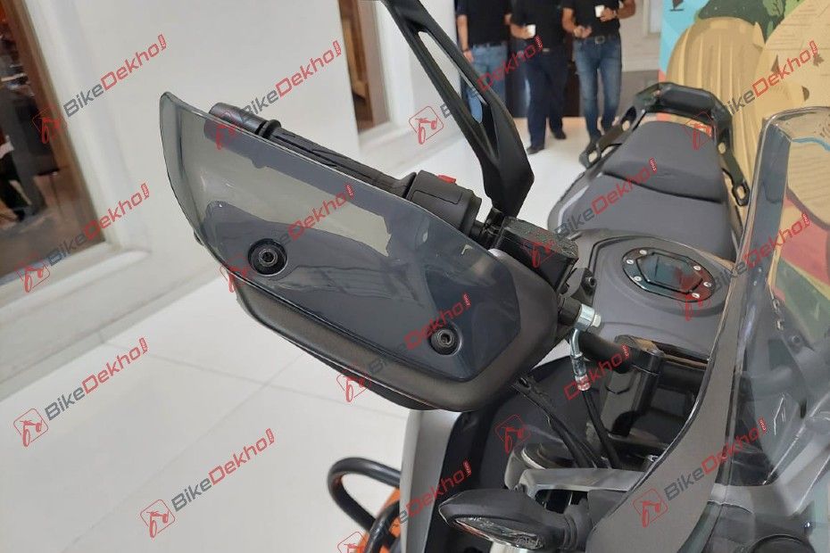 2021 Bajaj Dominar 400 With Touring Kit: Photo Gallery | BikeDekho