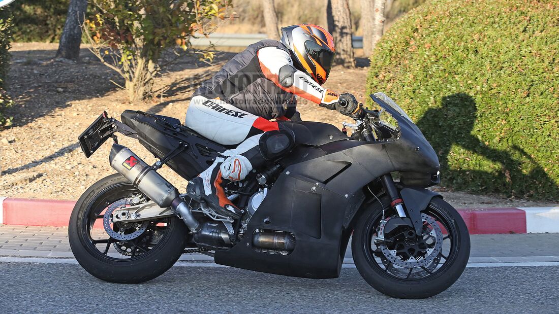 KTM RC 890 Spotted Testing In Europe | BikeDekho