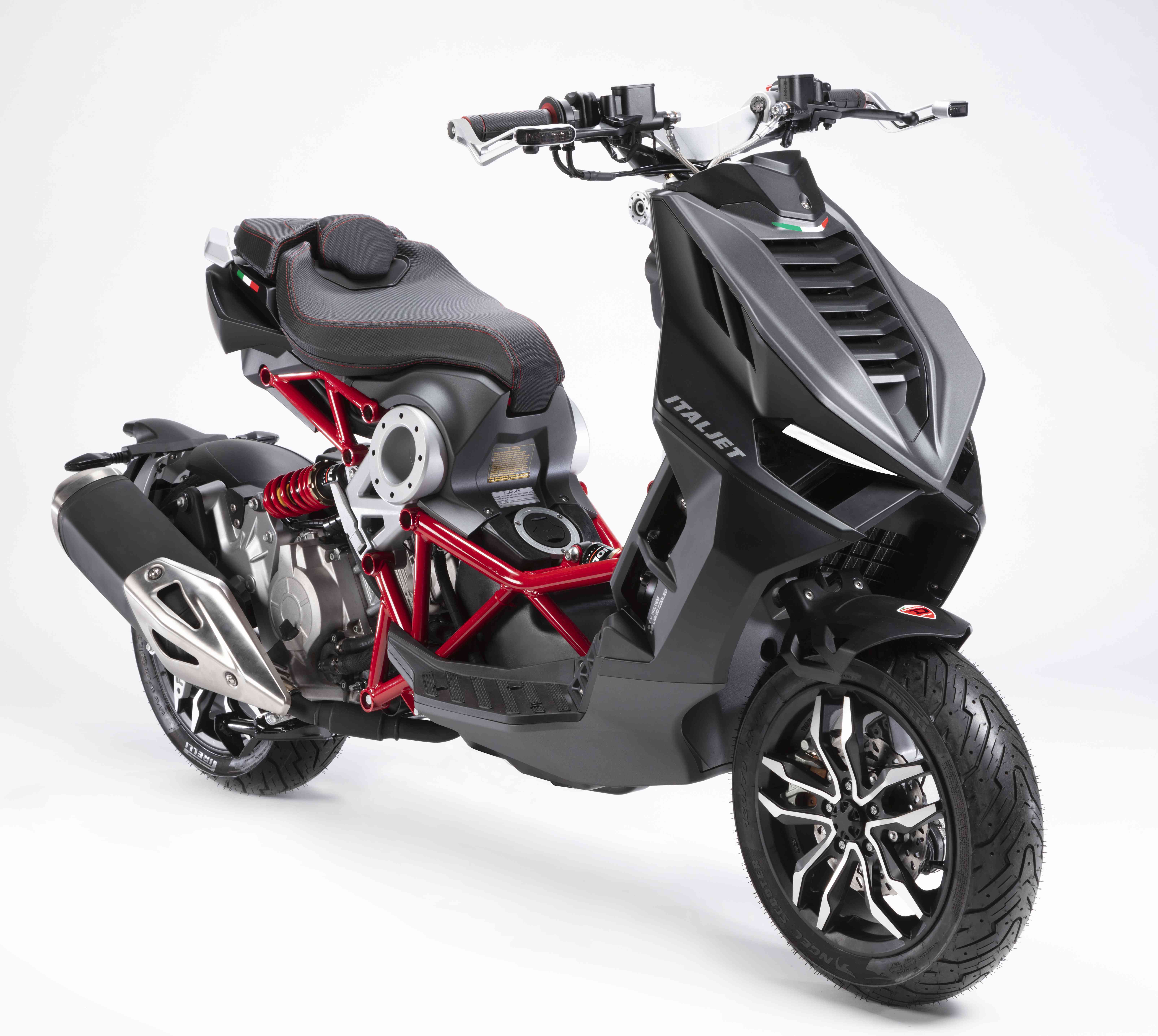Italjet Dragster 200: Photo Gallery | BikeDekho