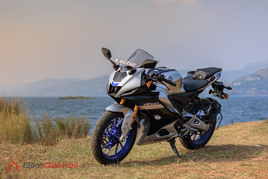 KTM RC200 vs Yamaha R15 V4 | BikeDekho