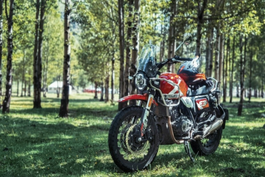 Zongshen Cyclone RE3 Scrambler Launched in China | BikeDekho