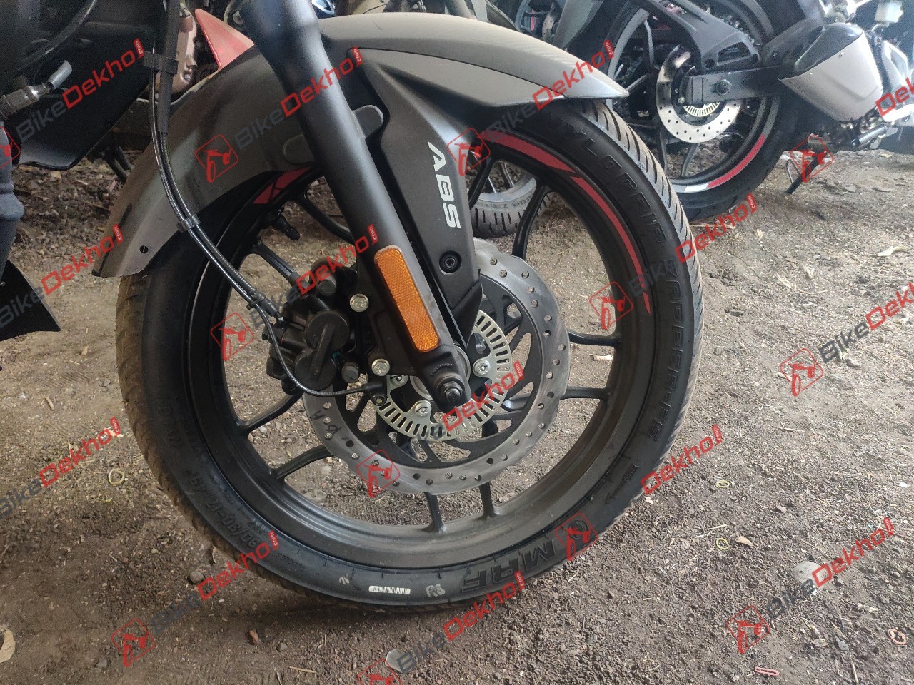 2022 Bajaj Pulsar NS160 White Colour: Photo Gallery | BikeDekho