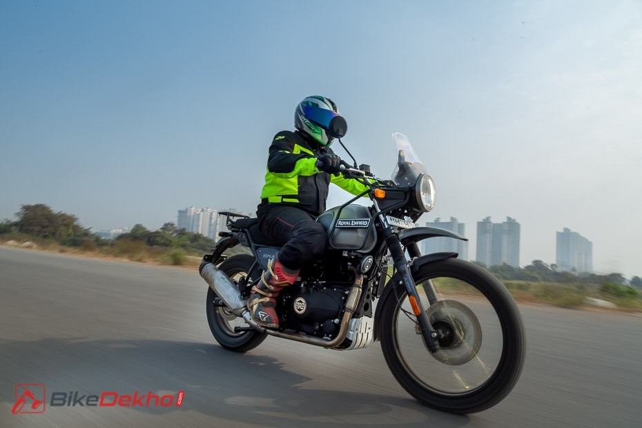 Royal Enfield Scram 411 vs Himalayan: Photo Comparison | BikeDekho