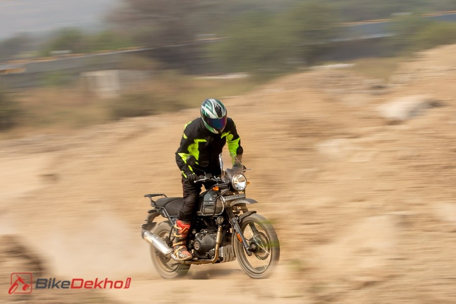 Royal Enfield Scram 411 vs Himalayan: Photo Comparison | BikeDekho