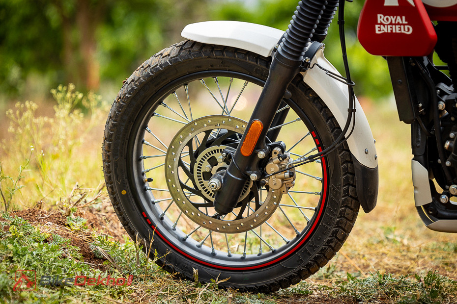 Royal Enfield Scram 411 vs Himalayan: Photo Comparison | BikeDekho