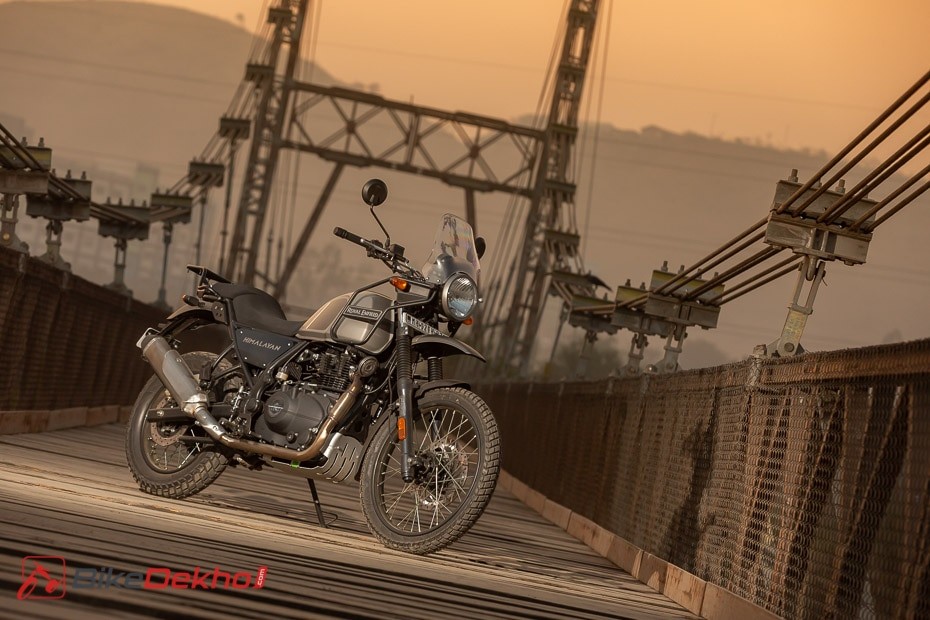 Royal Enfield Scram 411 vs Himalayan: Photo Comparison | BikeDekho