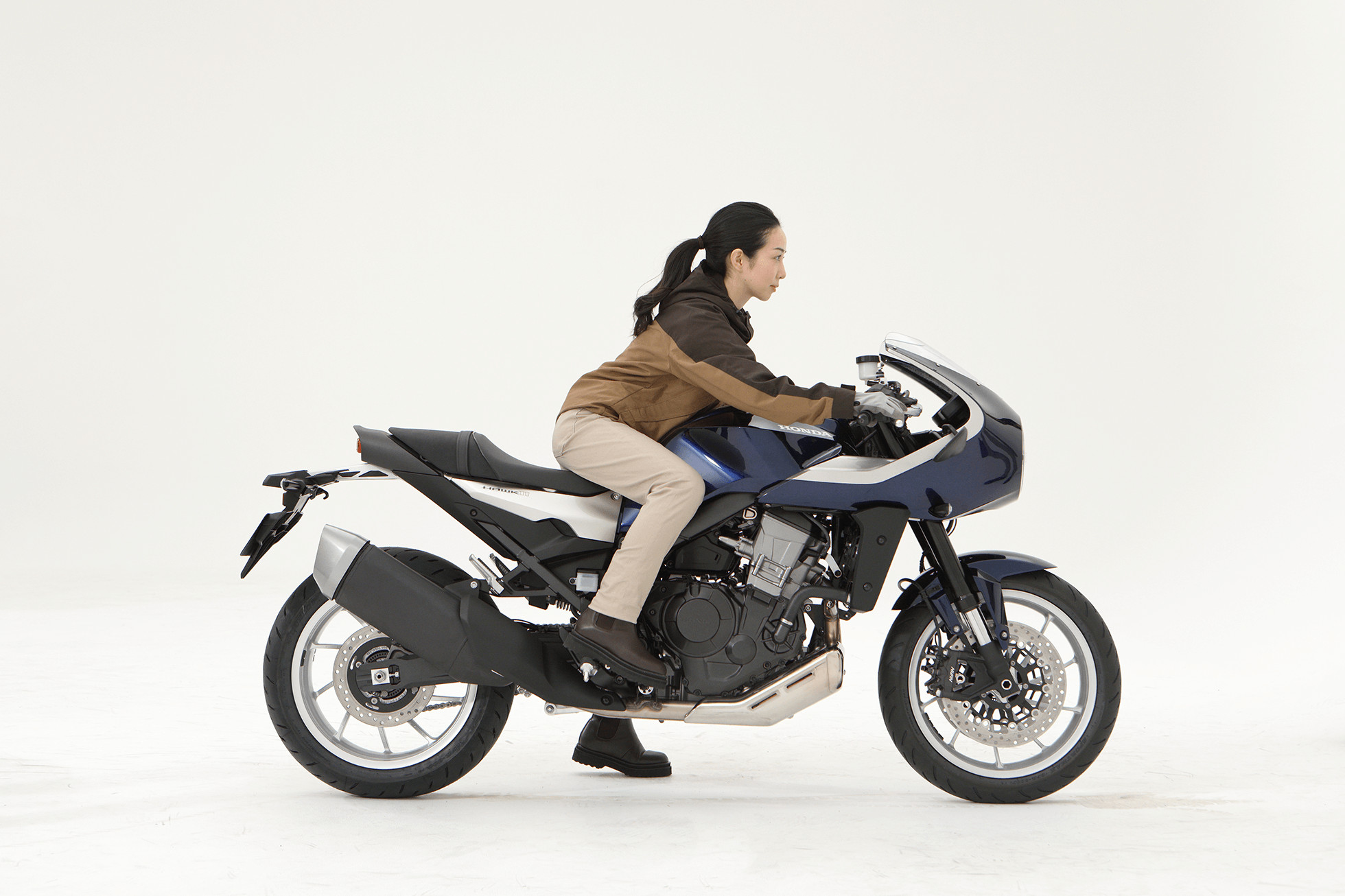 Honda Hawk 11 Neo-retro Bike Unveiled: Photo Gallery | BikeDekho