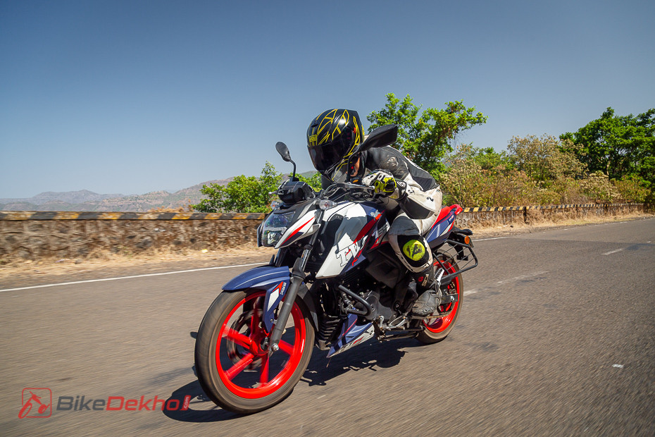 TVS Apache RTR 165 RP Road Test Review: Image Gallery | BikeDekho