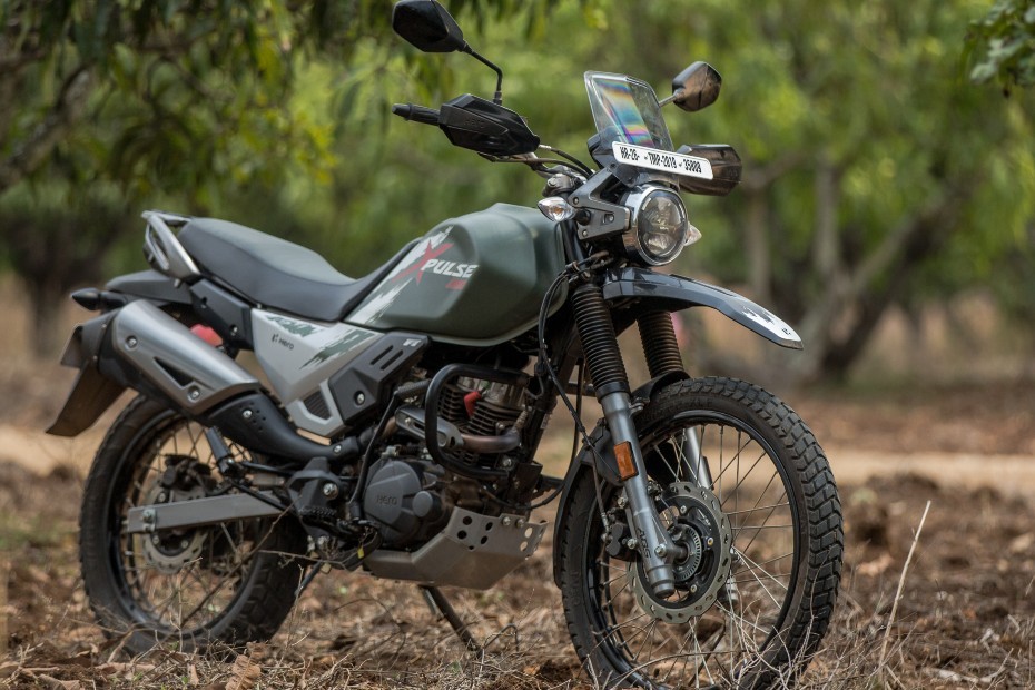 Hero XPulse 200 4V vs Yamaha Crosser 150: Image Comparison | BikeDekho
