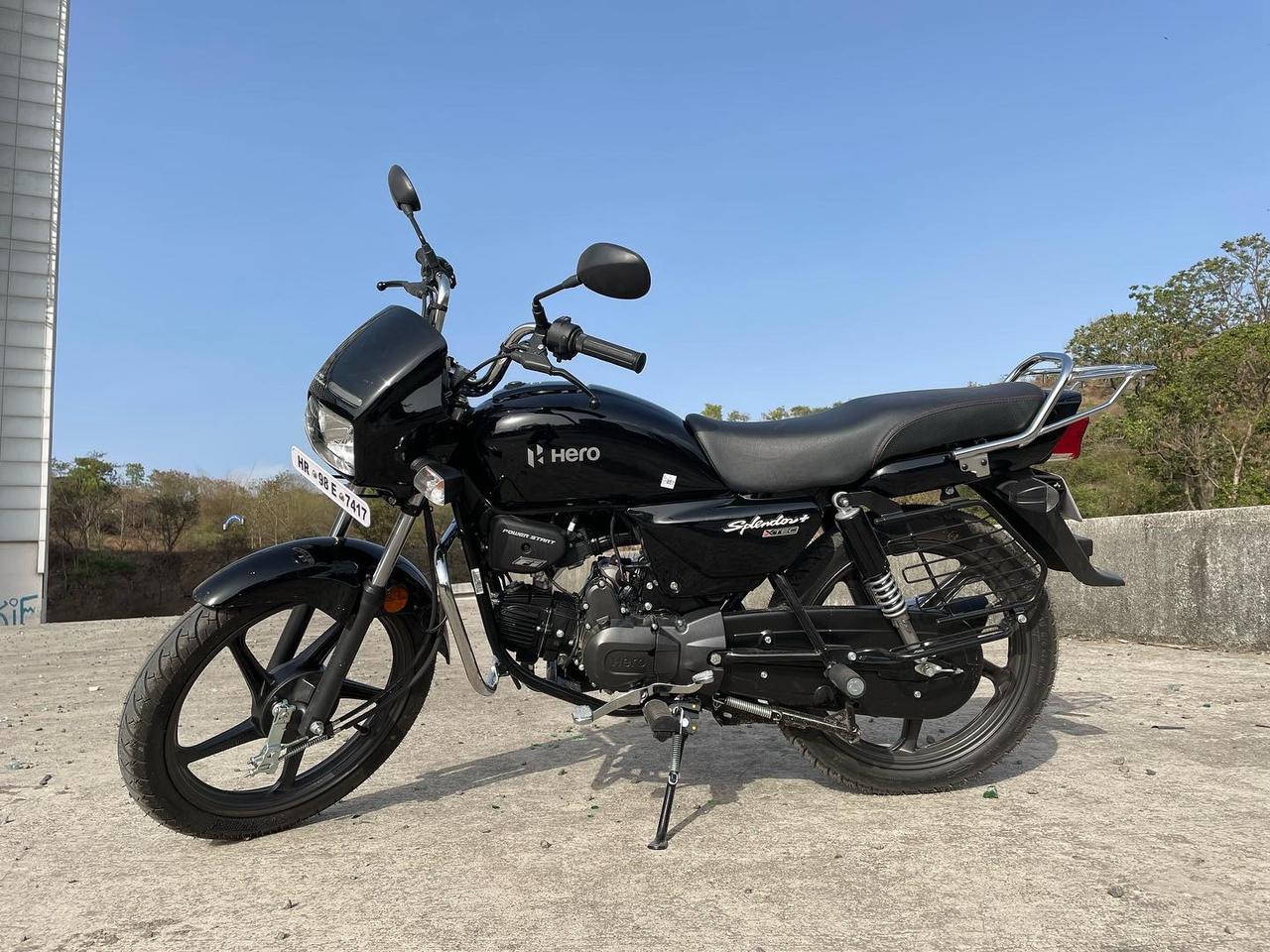 Hero Splendor Plus Xtec vs TVS Radeon: Image Comparison | BikeDekho