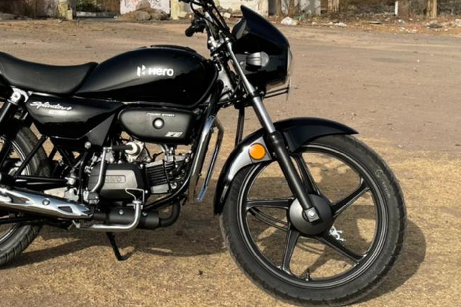 Hero Splendor Plus Xtec vs TVS Radeon: Image Comparison | BikeDekho