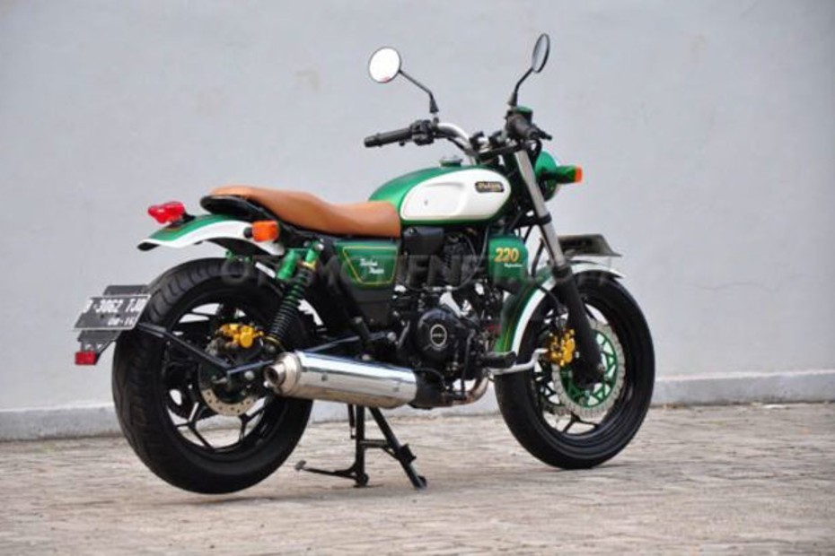 This Custom Bajaj 220F Motorcycle Looks Properly Retro | BikeDekho