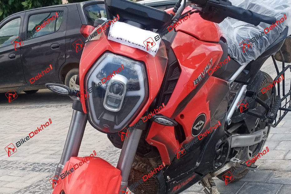 EXCLUSIVE: Updated Revolt RV400: Image Gallery | BikeDekho