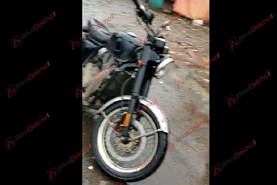 EXCLUSIVE: BSA Gold Star Spotted Testing In India | BikeDekho