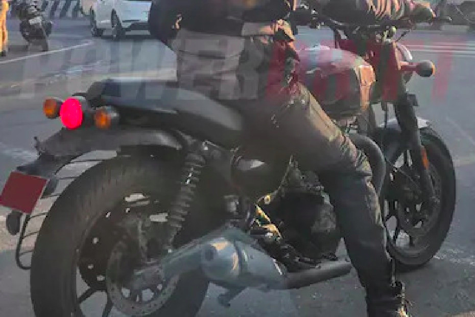 Royal Enfield Hunter 350 Spotted In A New Blue Colour | BikeDekho