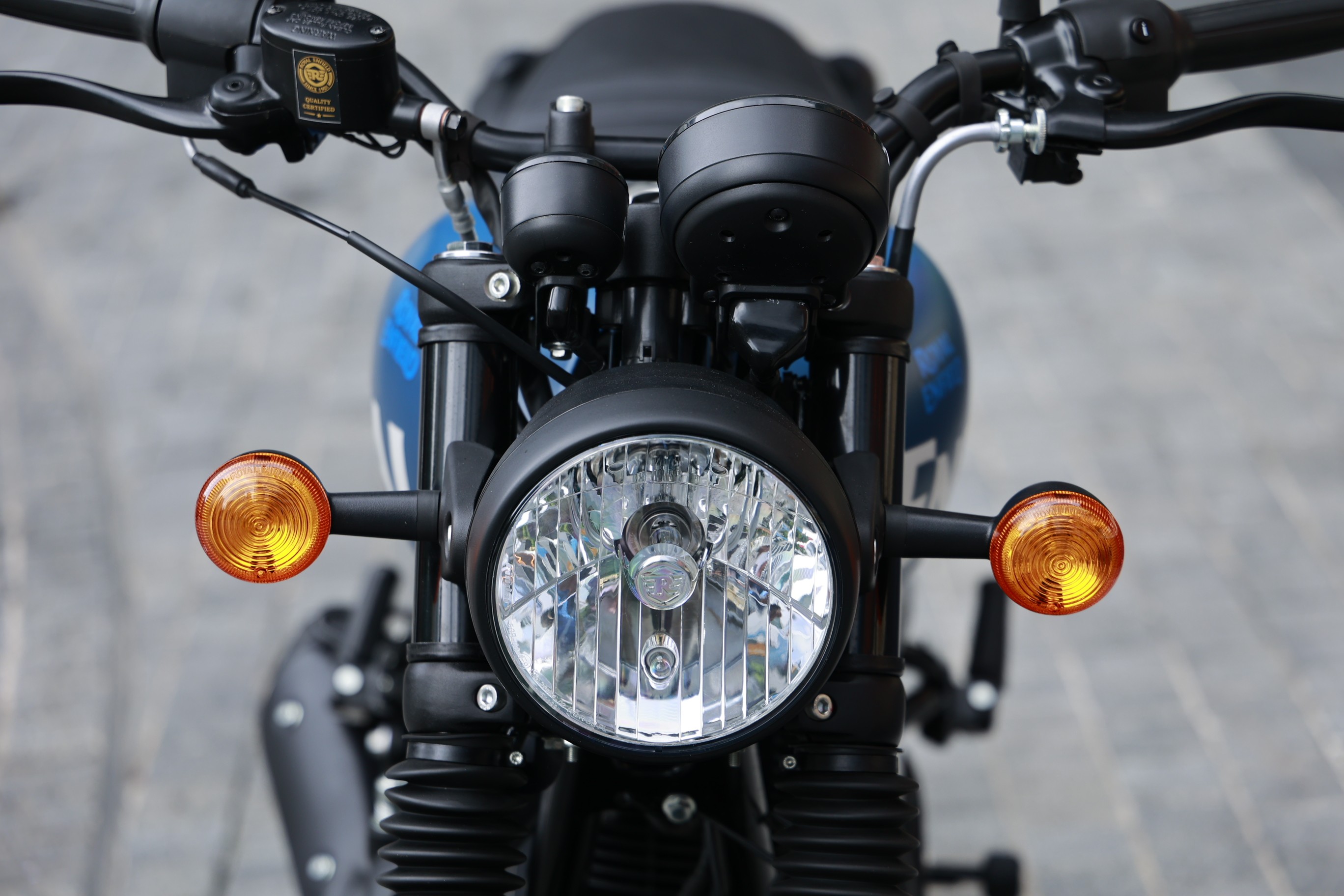 Royal Enfield Hunter 350 vs Jawa 42 2.1: Photo Comparison | BikeDekho