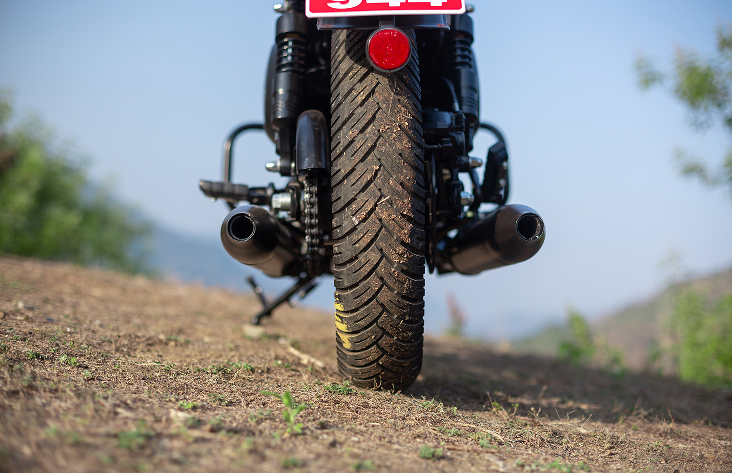 Royal Enfield Hunter 350 vs Jawa 42 2.1: Photo Comparison | BikeDekho