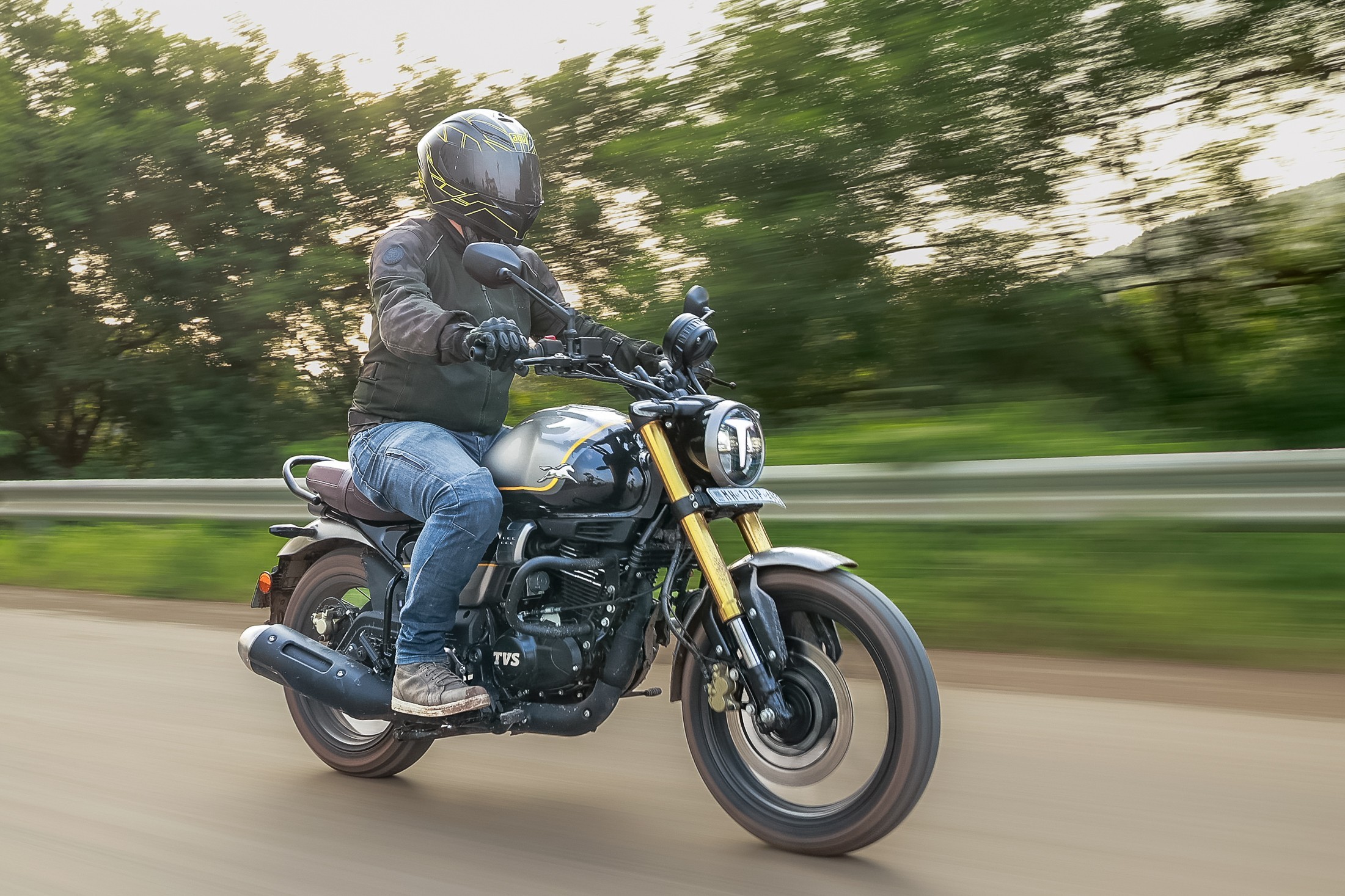 TVS Ronin vs Royal Enfield Hunter 350 Real-world Performance Numbers ...