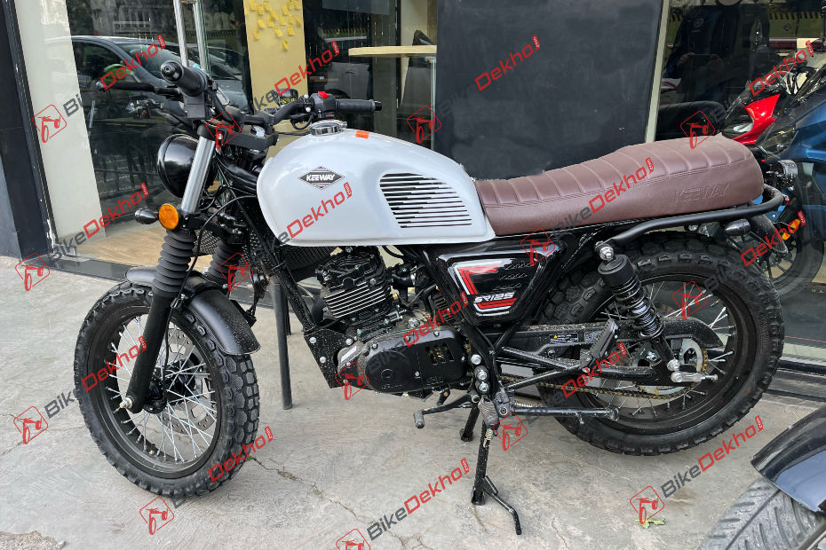 Exclusive: Keeway SR125 Scrambler Spotted At Dealership | BikeDekho