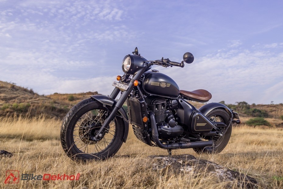 Jawa 42 Bobber vs Perak: Image Comparison | BikeDekho
