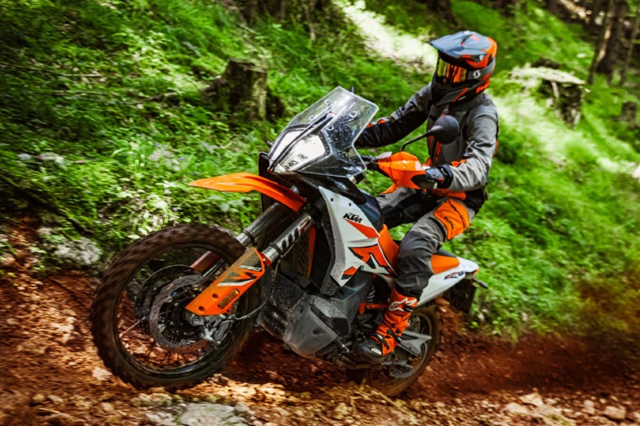 EXCLUSIVE: KTM 890 Adventure R Spied In India! | BikeDekho
