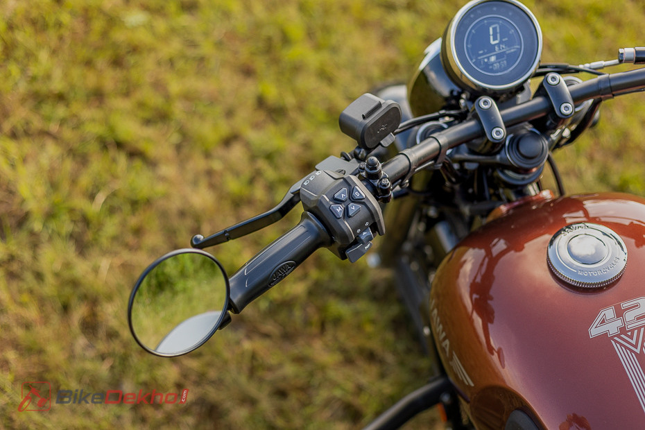 Jawa 42 Bobber - First Ride Review: Likes and Dislikes | BikeDekho