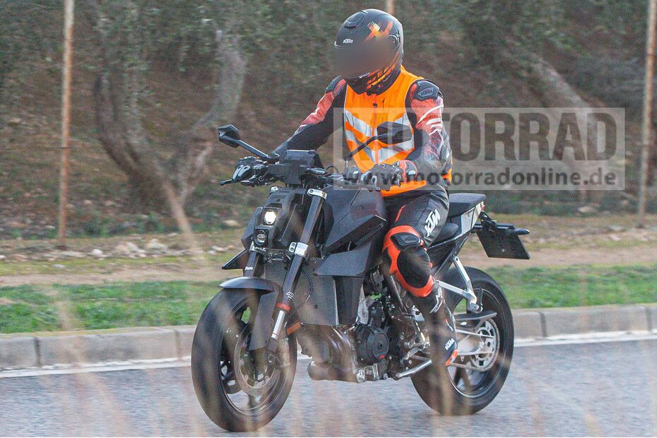 New KTM RC 990 Spied – Flagship Road-legal Supersport Incoming | BikeDekho