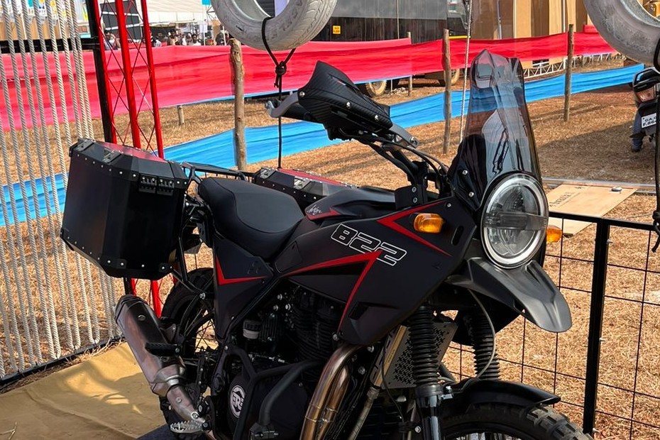 Modified Royal Enfield Himalayan 822 vs Stock Himalayan: Image ...