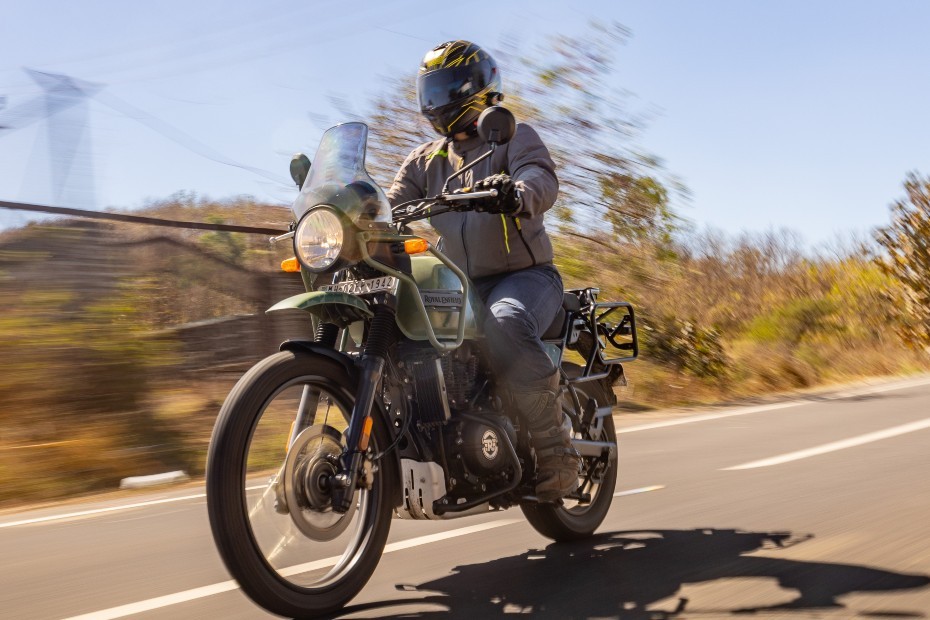 Modified Royal Enfield Himalayan 822 vs Stock Himalayan: Image Comparison | BikeDekho