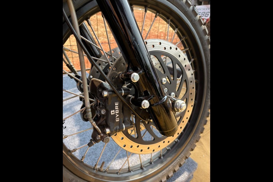 Modified Royal Enfield Himalayan 822 vs Stock Himalayan: Image ...