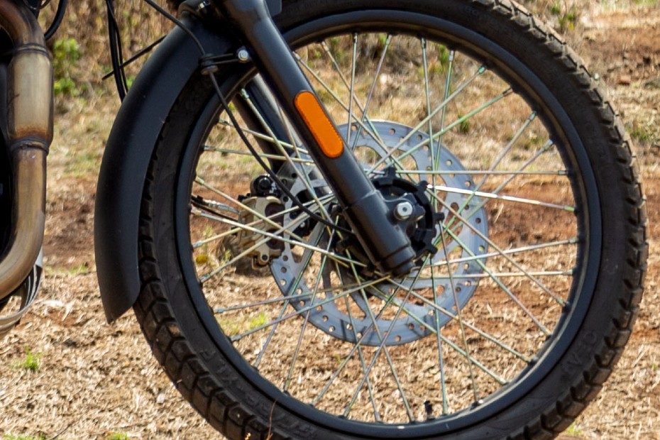 Modified Royal Enfield Himalayan 822 vs Stock Himalayan: Image ...