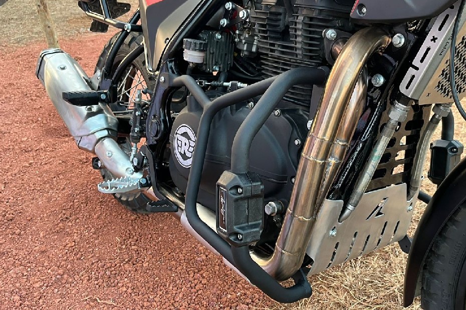 Modified Royal Enfield Himalayan 822 vs Stock Himalayan: Image Comparison | BikeDekho