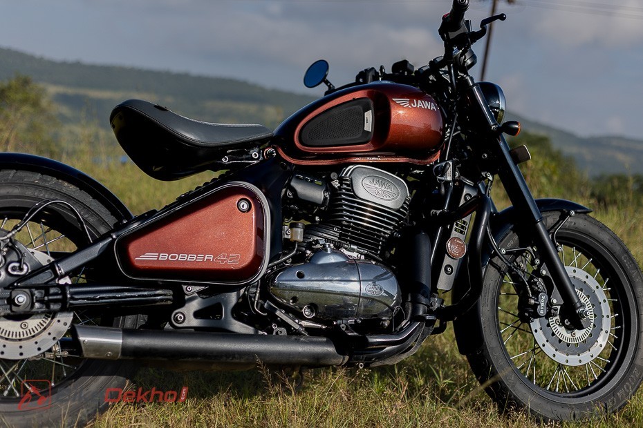 Keeway V302C vs Jawa 42 Bobber: Image Comparison | BikeDekho