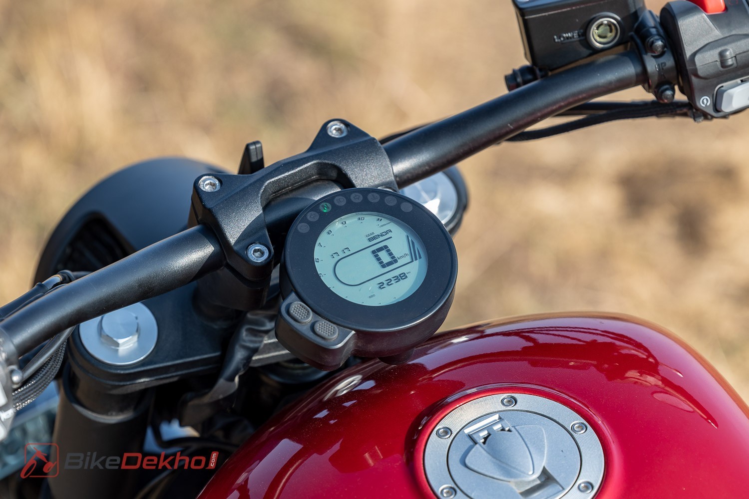 Keeway V302C vs Jawa 42 Bobber: Image Comparison | BikeDekho