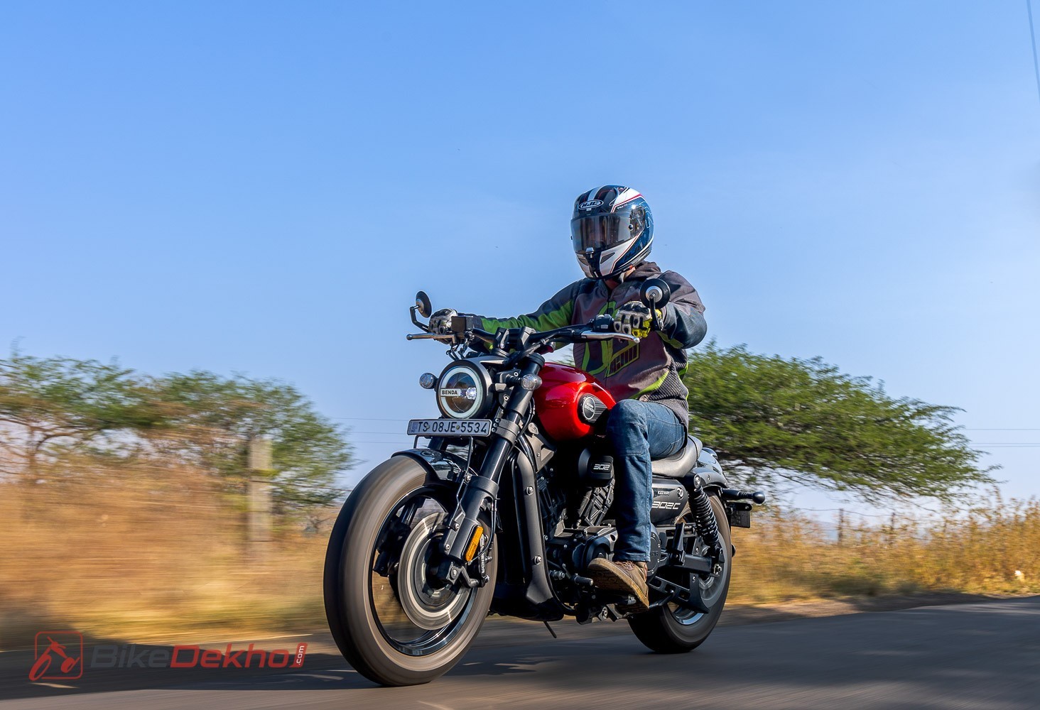 Keeway V302C vs Jawa 42 Bobber: Image Comparison | BikeDekho