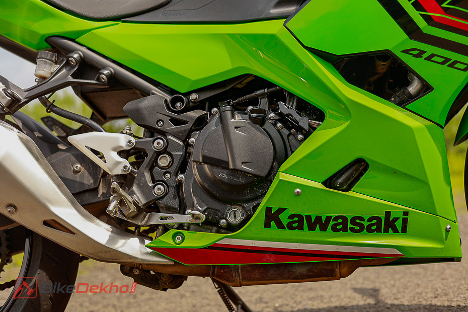 Kawasaki Ninja ZX-4R vs Ninja 400: Compared in 10 pics | BikeDekho