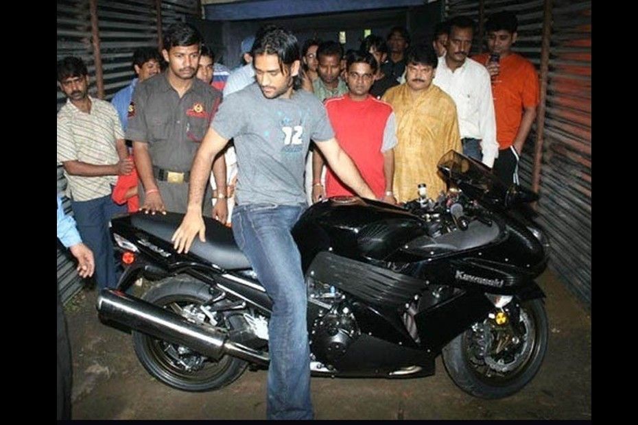 Indian Cricketer, CSK Star MS Dhoni Garage Revealed: Yamaha YZF-R6 ...