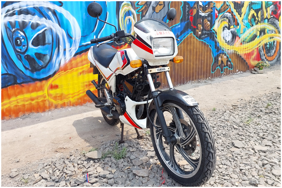 Yamaha RX-Z Modified With 1980s Theme | BikeDekho