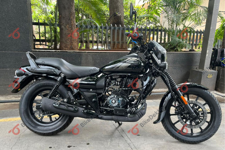 Exclusive: Bajaj Avenger 220 Street Launched At Rs 1,42,029 | BikeDekho
