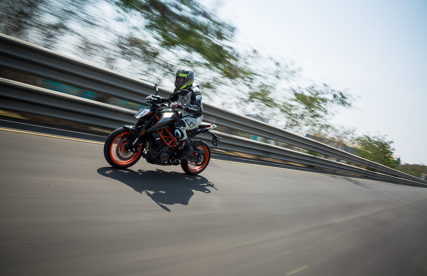 Triumph Speed 400 vs KTM 390 Duke: Real-world Performance Compared ...