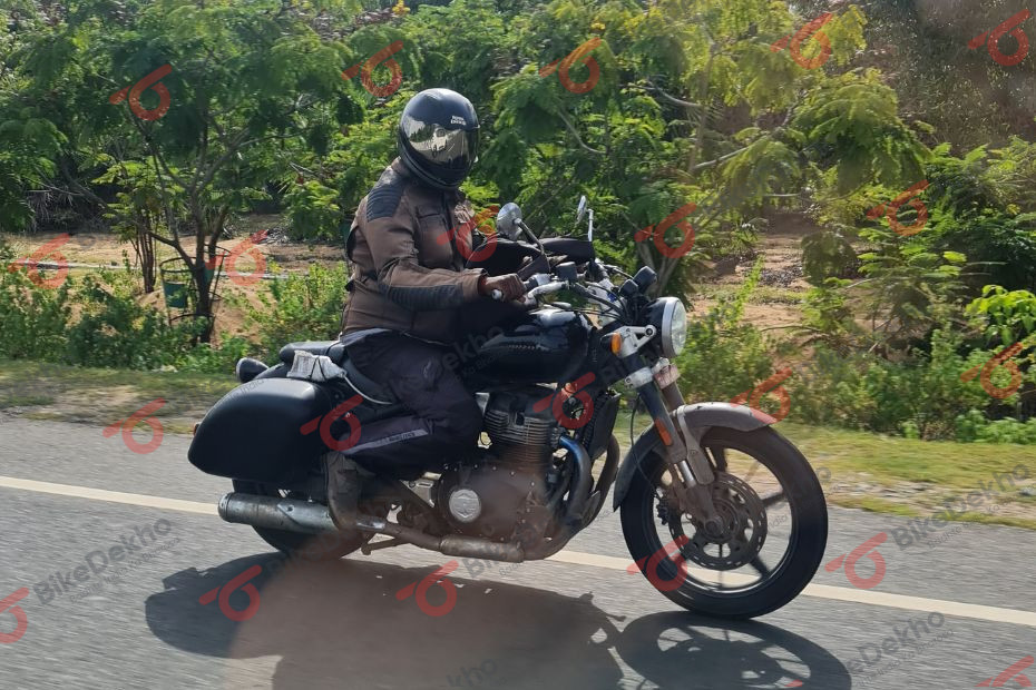 EXCLUSIVE: Royal Enfield Super Meteor 650 Bagger With Panniers Spotted ...