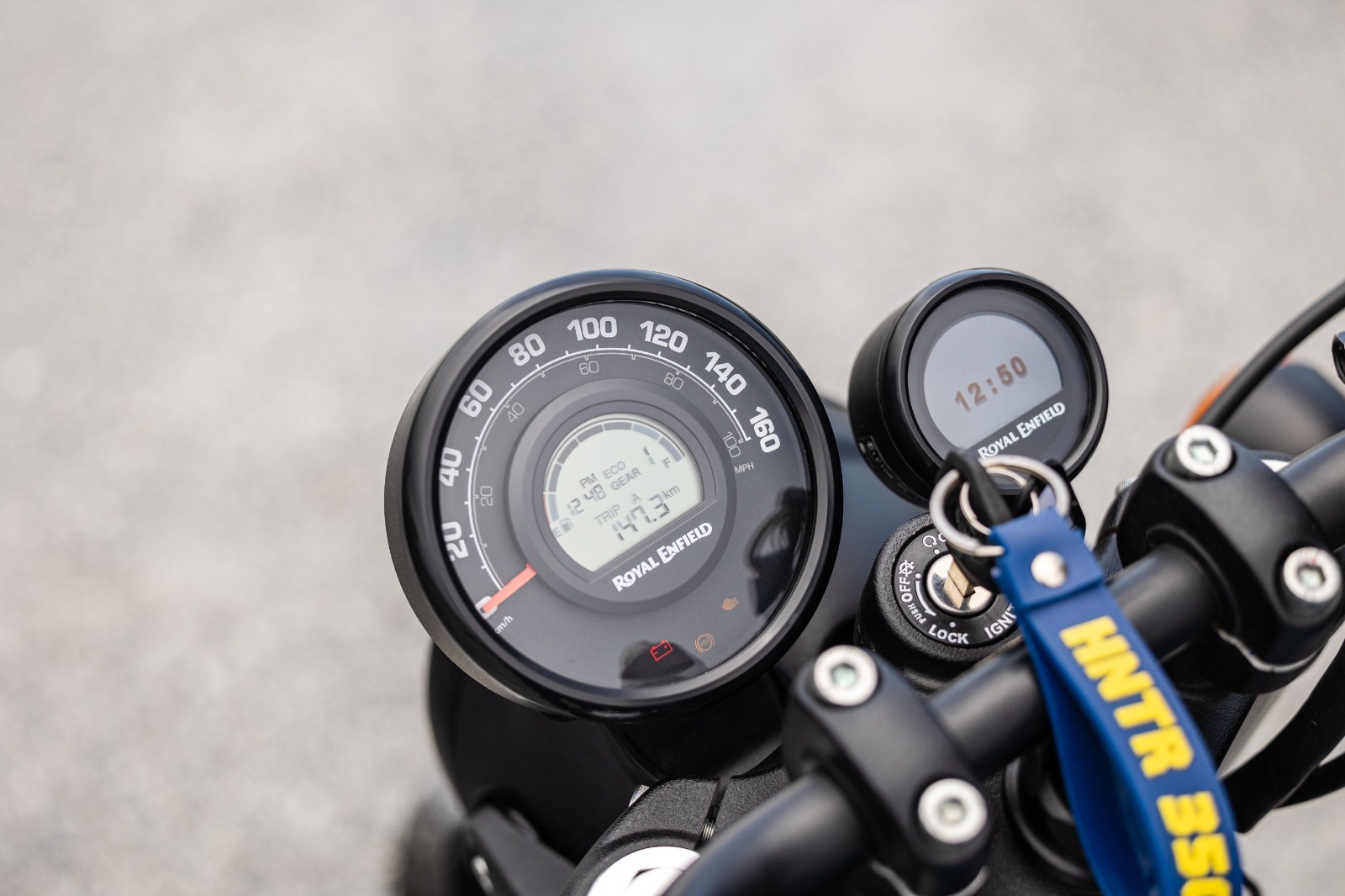 Royal Enfield Hunter 350 Price - Mileage, Images, Colours | BikeDekho